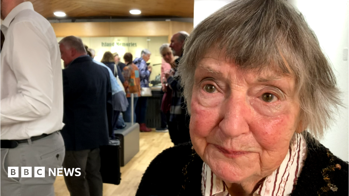 Island Memories exhibition recalls WW2 occupation of Guernsey - BBC News