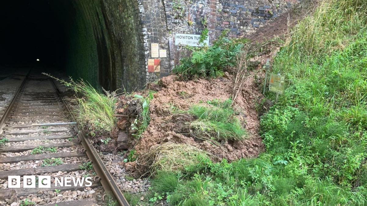 Landslip between Honiton and Axminster disrupts Devon train line - BBC News