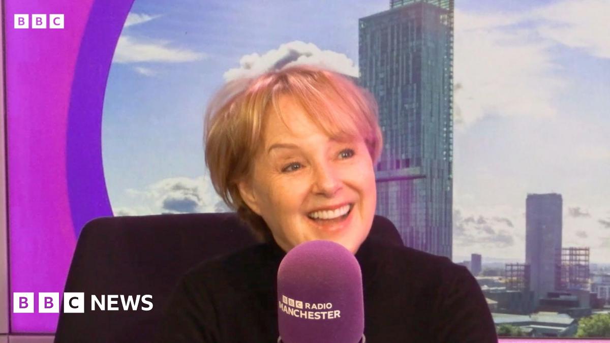 Corrie star Sally Dynevor reveals Morrissey pitched a script - BBC News
