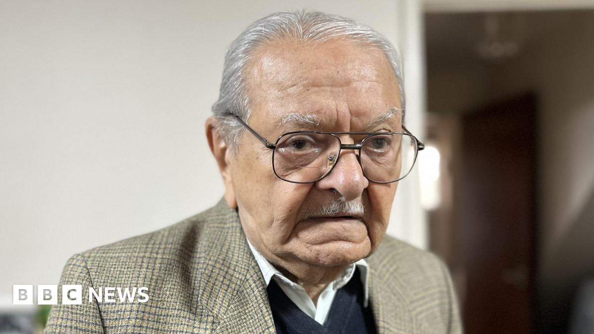 'I survived the final voyage of WW2 passenger liner SS Tilawa' - BBC News