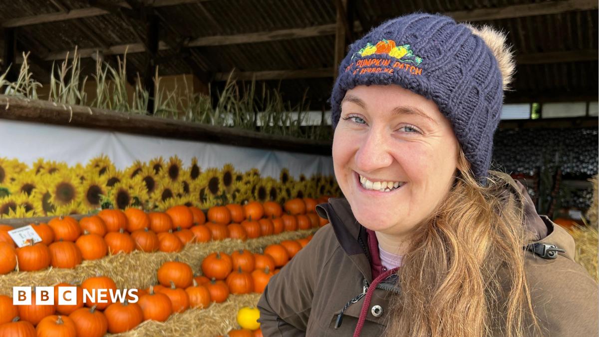 East Yorkshire pumpkin farm rallies for Halloween after fire - BBC News