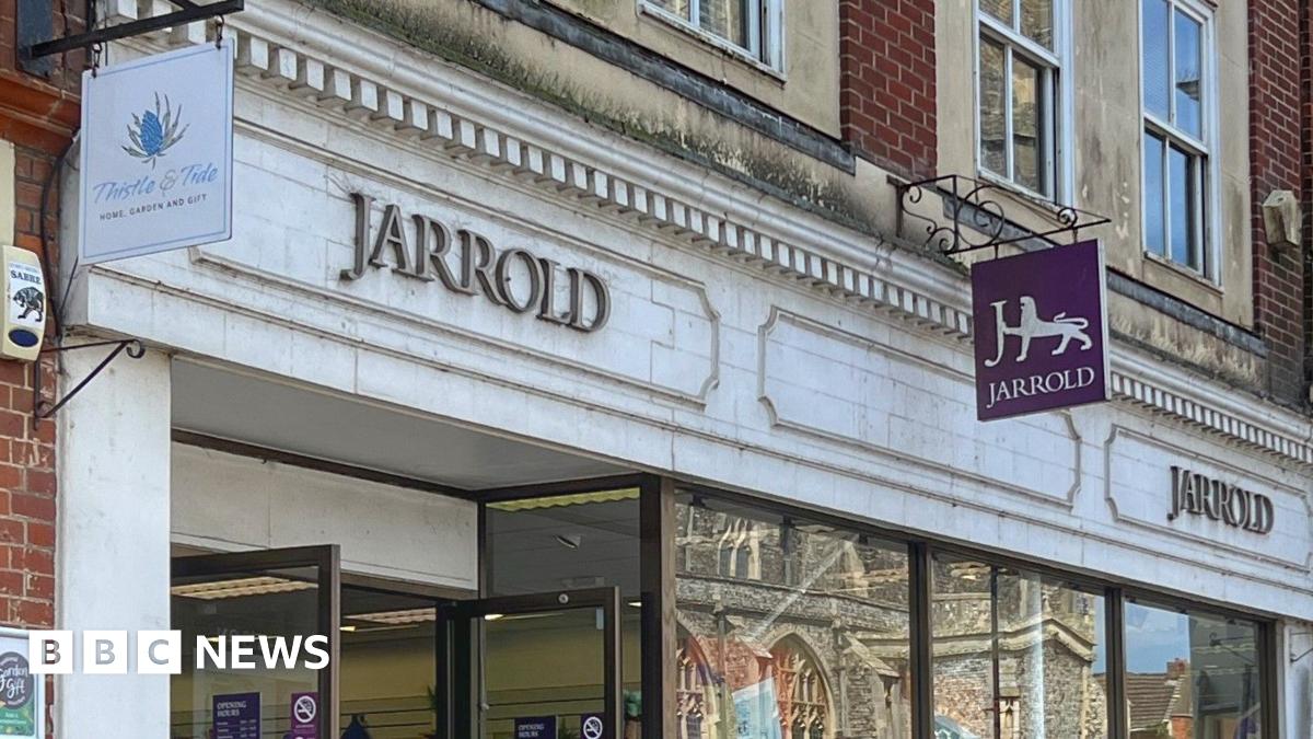 Jarrolds boss assures staff that Cromer store is not closing - BBC News