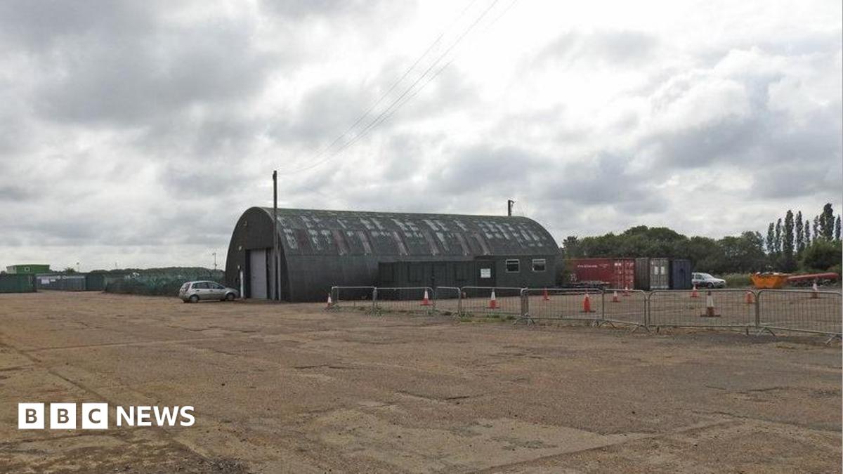Memorials for forgotten Cambridgeshire World War Two airfields - BBC News