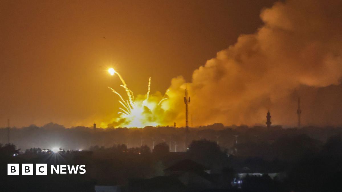 Chad explosions: Deadly blaze at ammunition depot in N'Djamena - BBC News