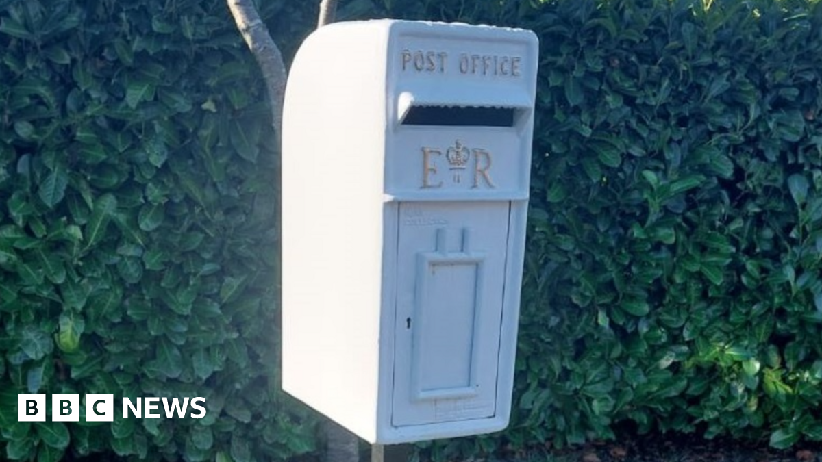Isle of Wight: Letters to Heaven post box put in crematorium - BBC News