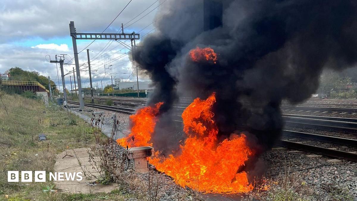 Stevenage: Trains "severely impacted" after fire by rail tracks - BBC News