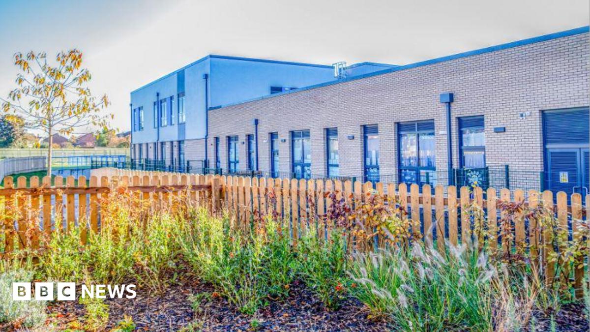 Horncastle special school opens 17 new classrooms - BBC News
