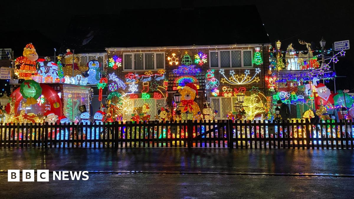 Mackworth: Resident adds 'more madness' to Christmas lights display ...