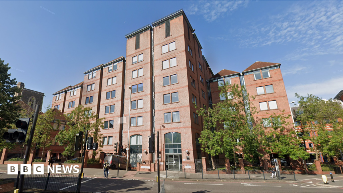 Plans to turn office building into flats in Leicester approved - BBC News