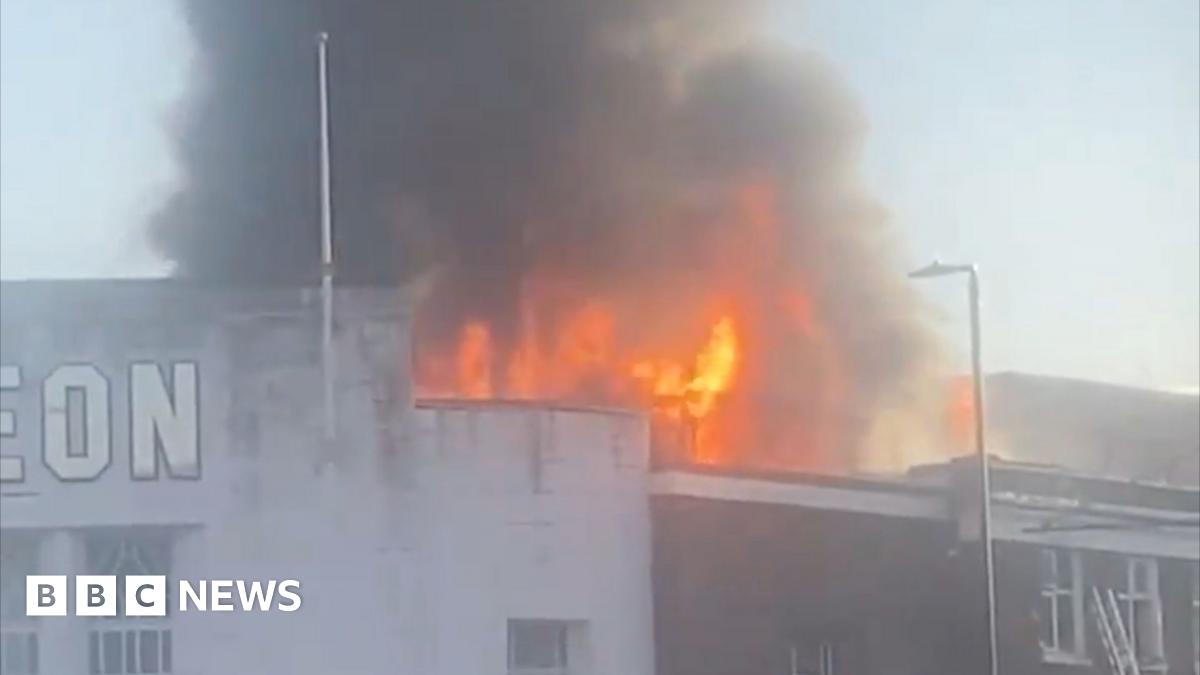 Beckenham Odeon cinema saved from fire at nearby building - BBC News