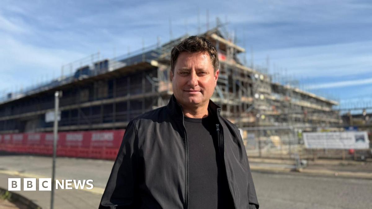 George Clarke and Si King in Sunderland Sheepfolds move - BBC News