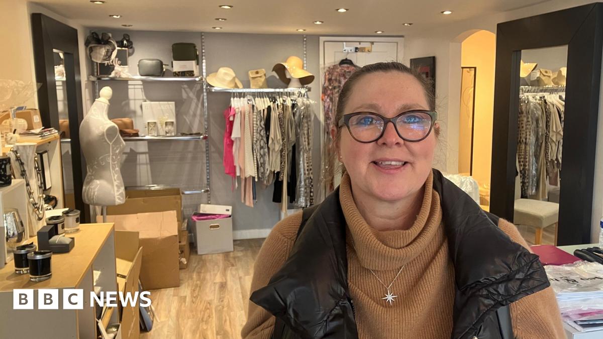 Stockport car parking charges will 'reduce footfall' - BBC News