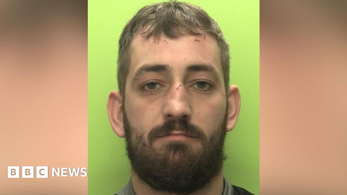 Nottingham: Man found asleep with knife in taxi is jailed - BBC News