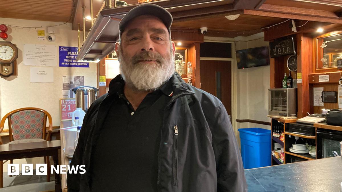 Deaf people criticise Coventry hospital over interpreter delays - BBC News