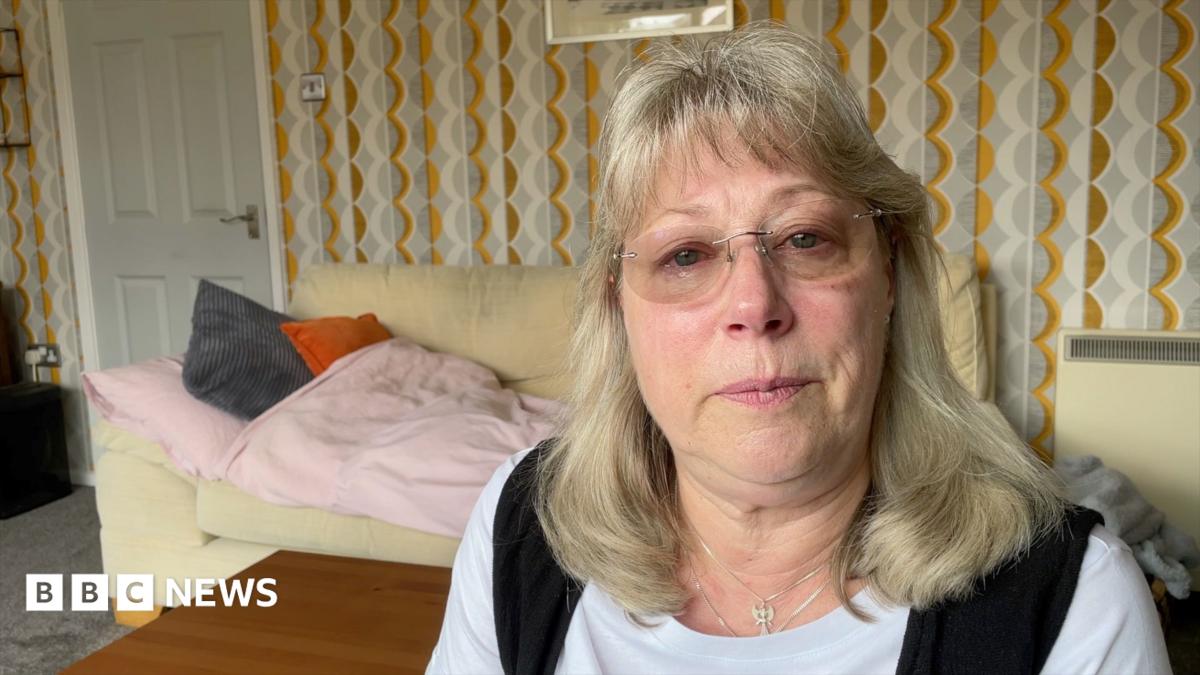 Sofa-surfing 66-year-old in Norfolk speaks about being homeless - BBC News
