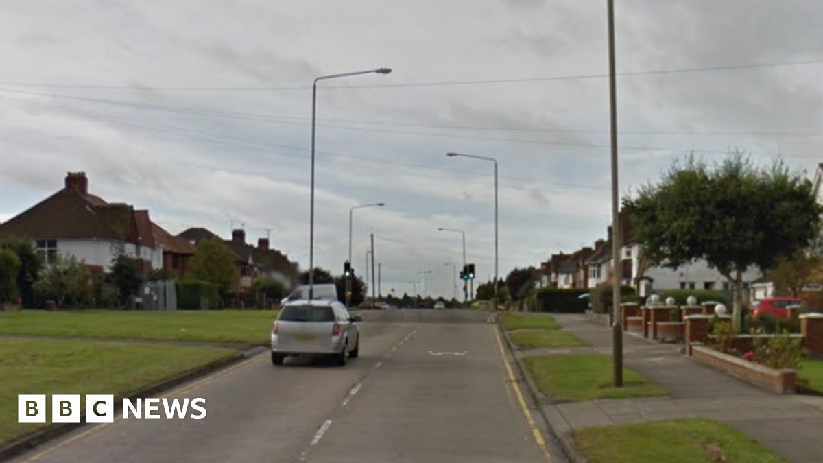 Cyclist in hospital after being hit by car in Leicester - BBC News