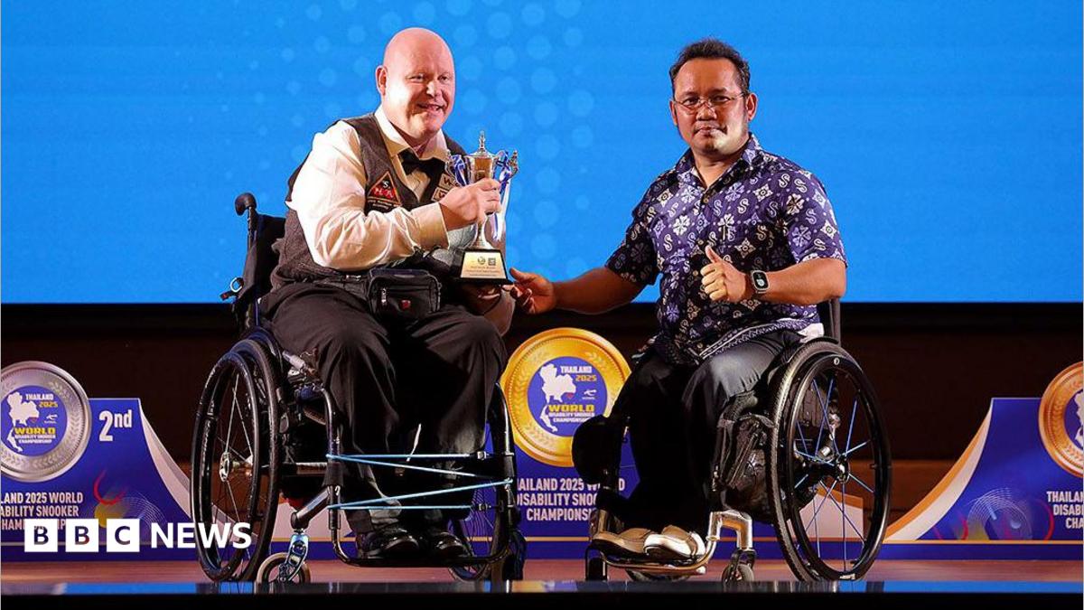 Sheffield disability snooker champion brings back gold - BBC News