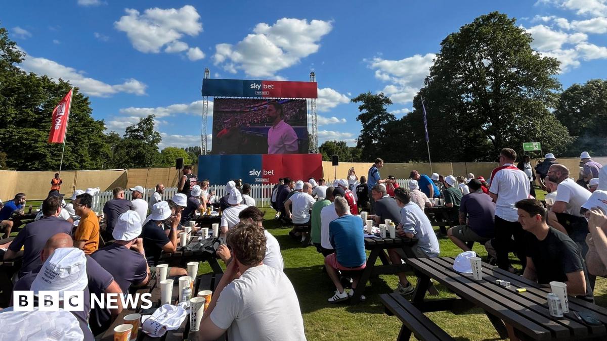 Delapre Abbey England fanzone 'brings town together' - BBC News
