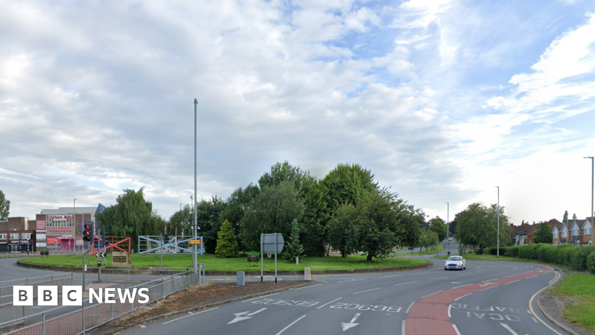 Leeds: Man in serious condition after 'medical episode' - BBC News