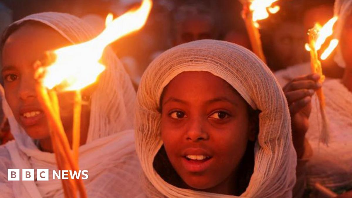 Meskel in Ethiopia: Festival fires burn bright despite downpour - BBC News