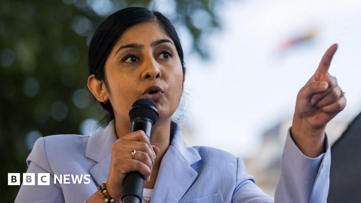 Sultana: Corbyn 'capitulated' on antisemitism definition - BBC News