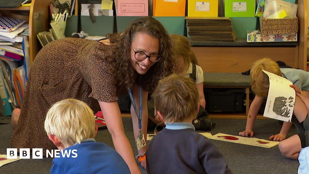 Kingsbridge school praised over help for prematurely born pupils - BBC News