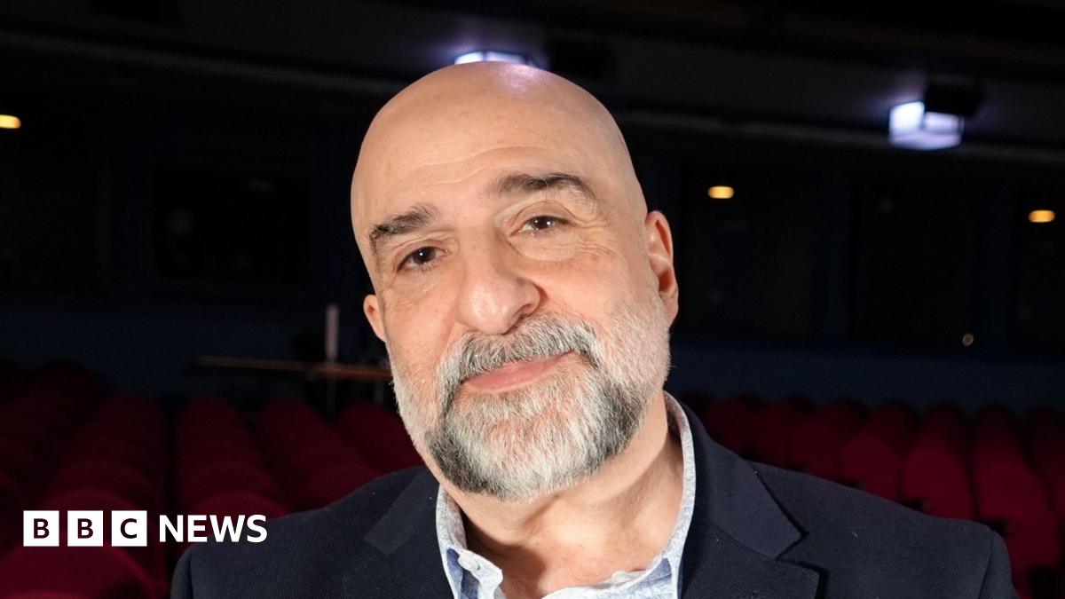 Comedian Omid Djalili says Ipswich home crowds 'expect more' - BBC News