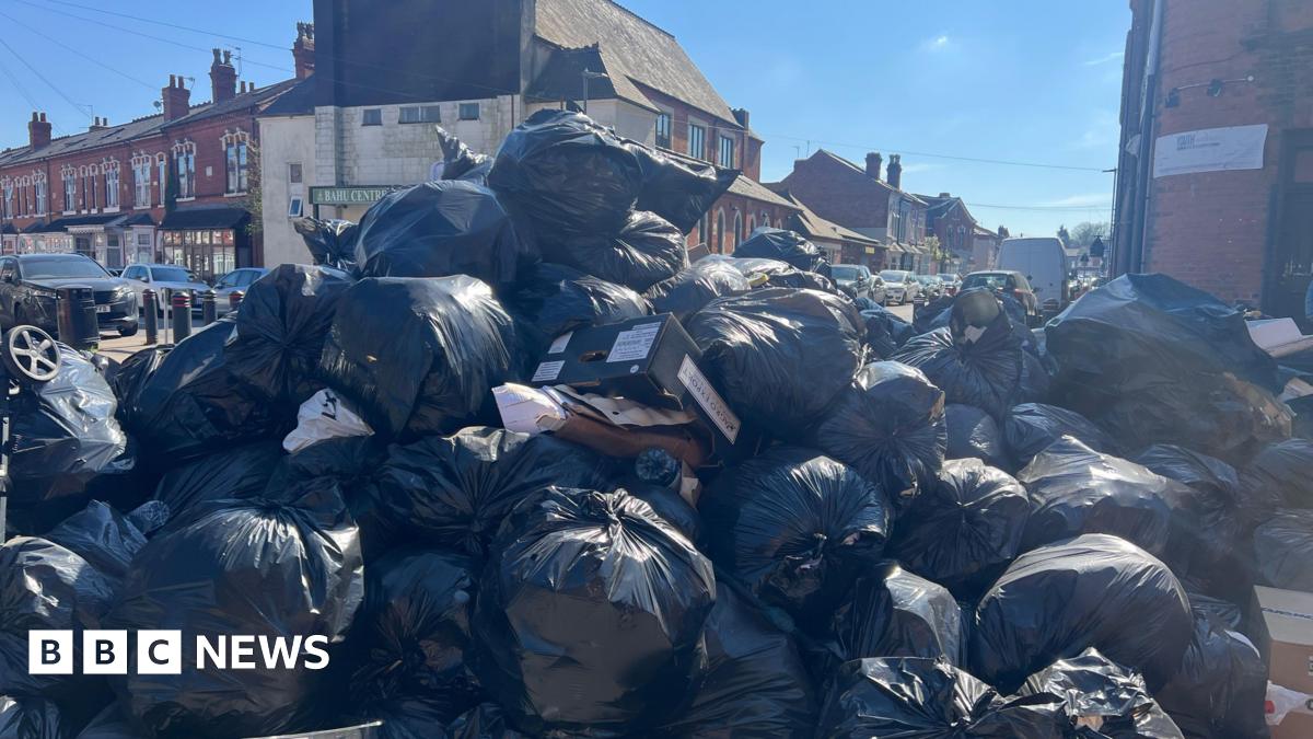 'Birmingham bin strike has left us with 7ft-high dumping ground' - BBC News