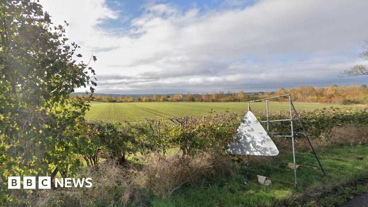 Plans for 270 homes at Exeter Fields in Stamford approved - BBC News