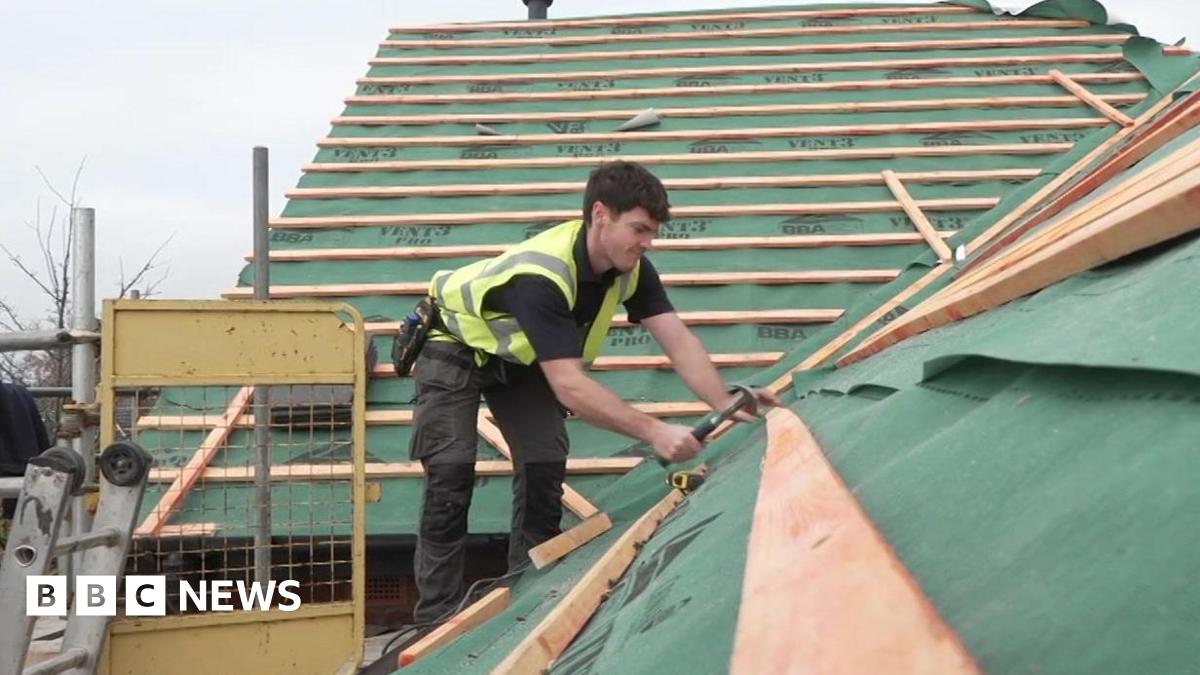 UK roofer 'confident' ahead of world championship in Austria - BBC News