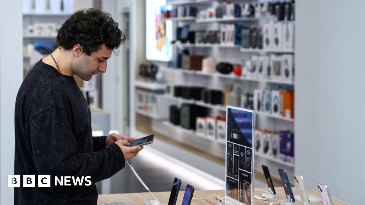 Bluesky experiences outage as users flock to the platform - BBC News