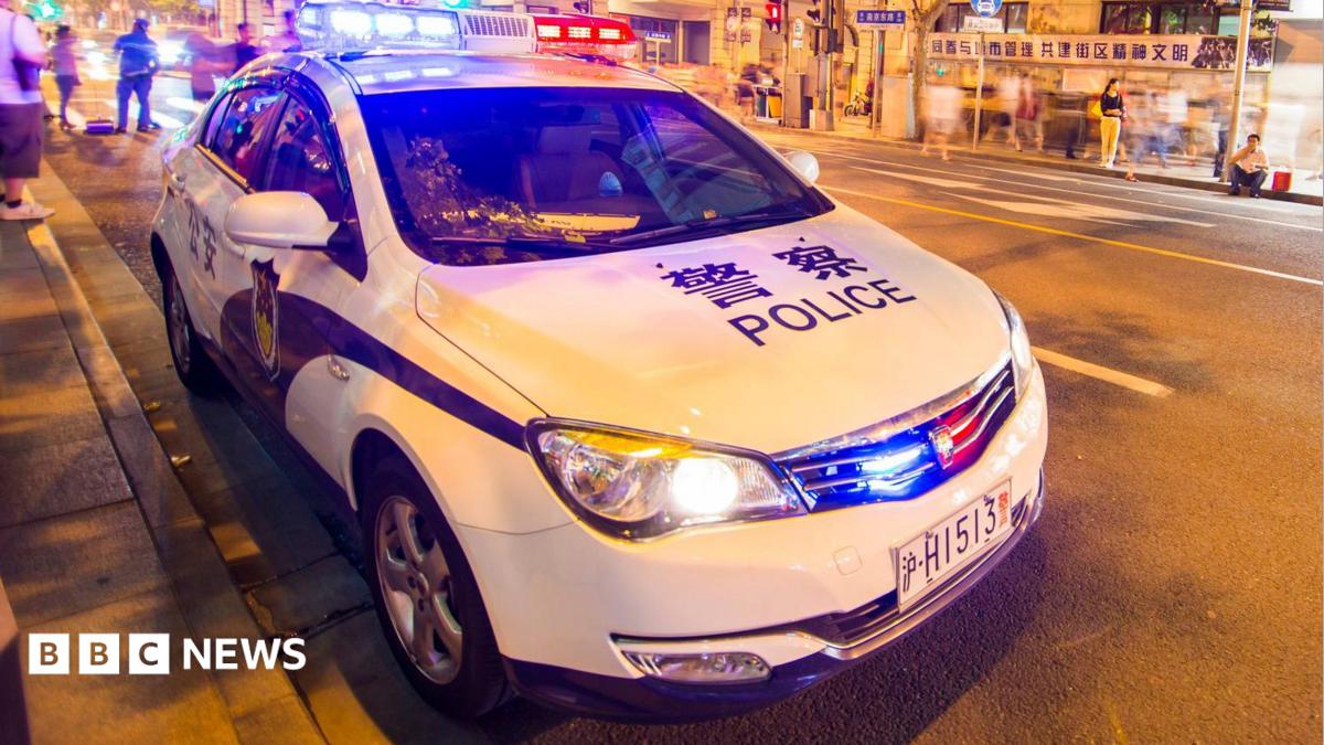 Shanghai: Three dead and 15 injured supermarket stabbing - BBC News