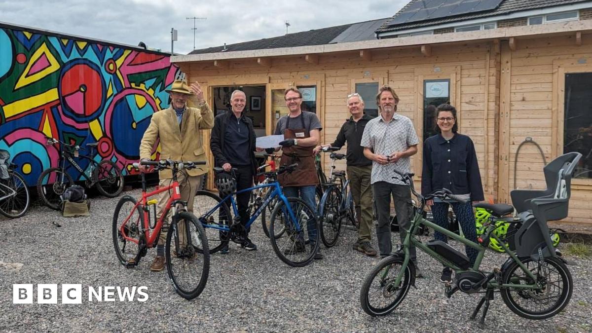 The Great Big Green Week: Free bike checks in Somerset - BBC News