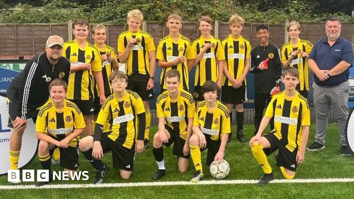 Autistic FC plays first season in Brentwood mainstream league - BBC News