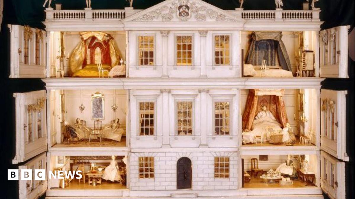 Rochester: Rare dolls' house goes on display at Kent museum - BBC News