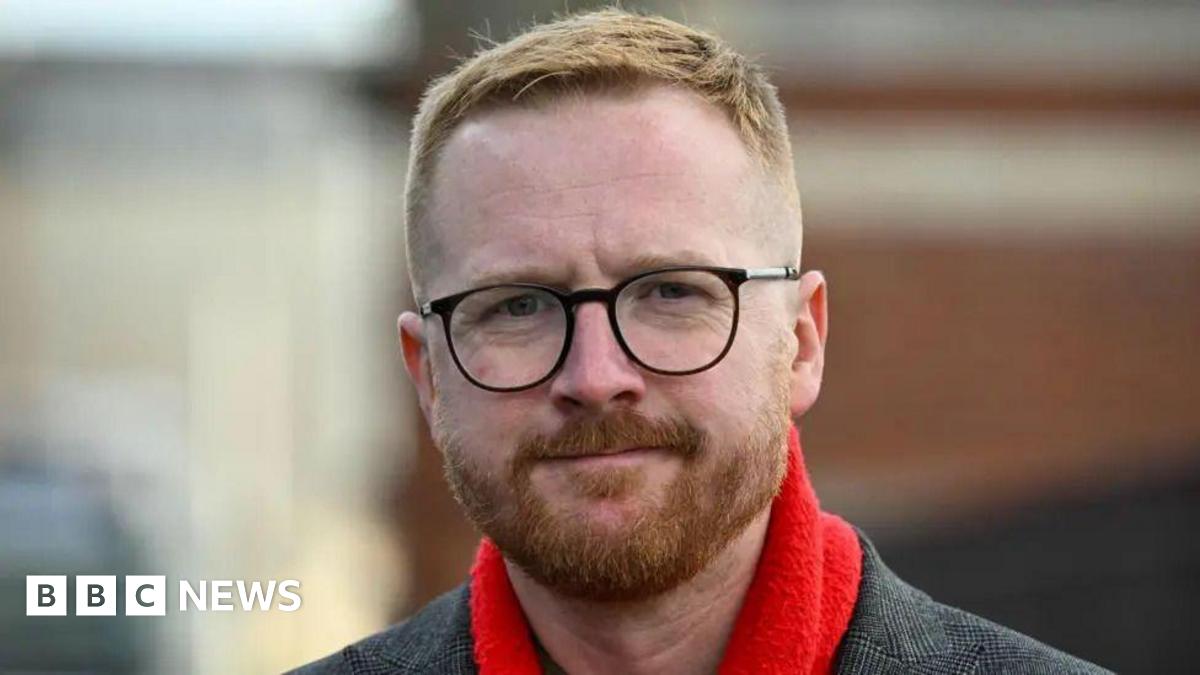 Former Labour MP Lloyd Russell-Moyle joins Green Party - BBC News