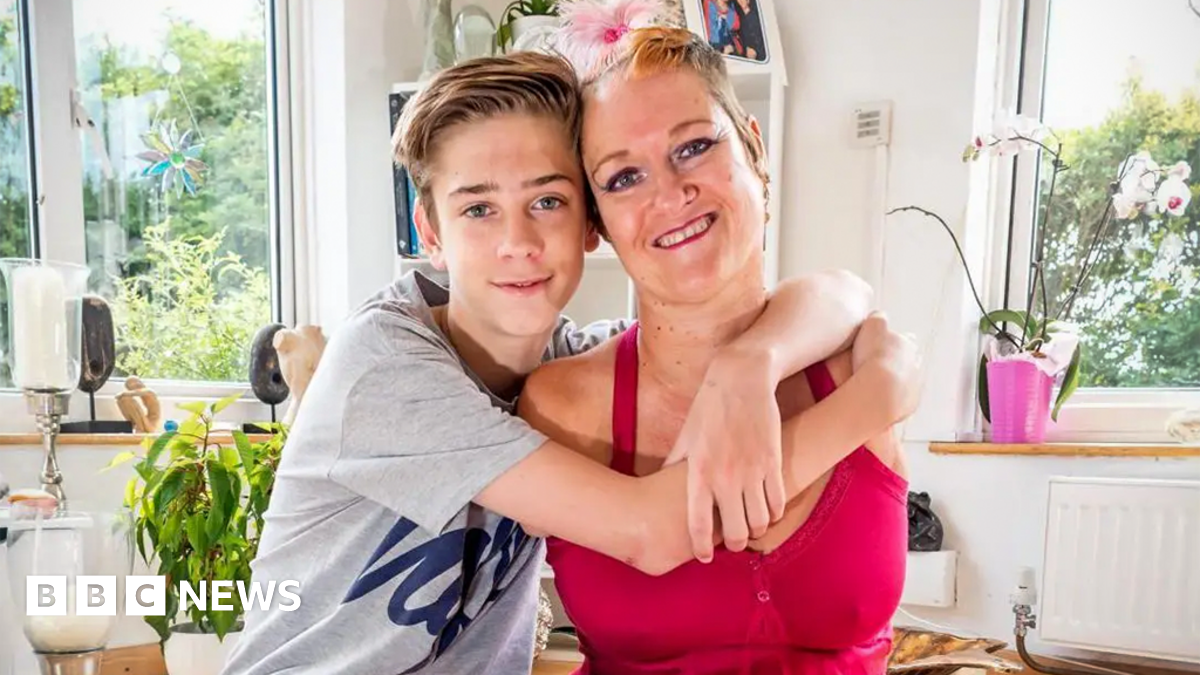 Artist Alison Lapper on the grief of losing her only child - BBC News