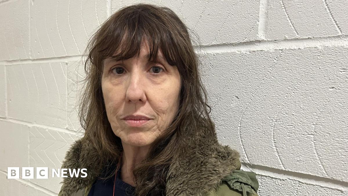 Frozen housing benefit see families plunged into homelessness - BBC News
