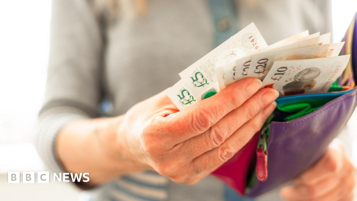 Benefit fraudsters to be identified publicly says Gordon Lyons - BBC News