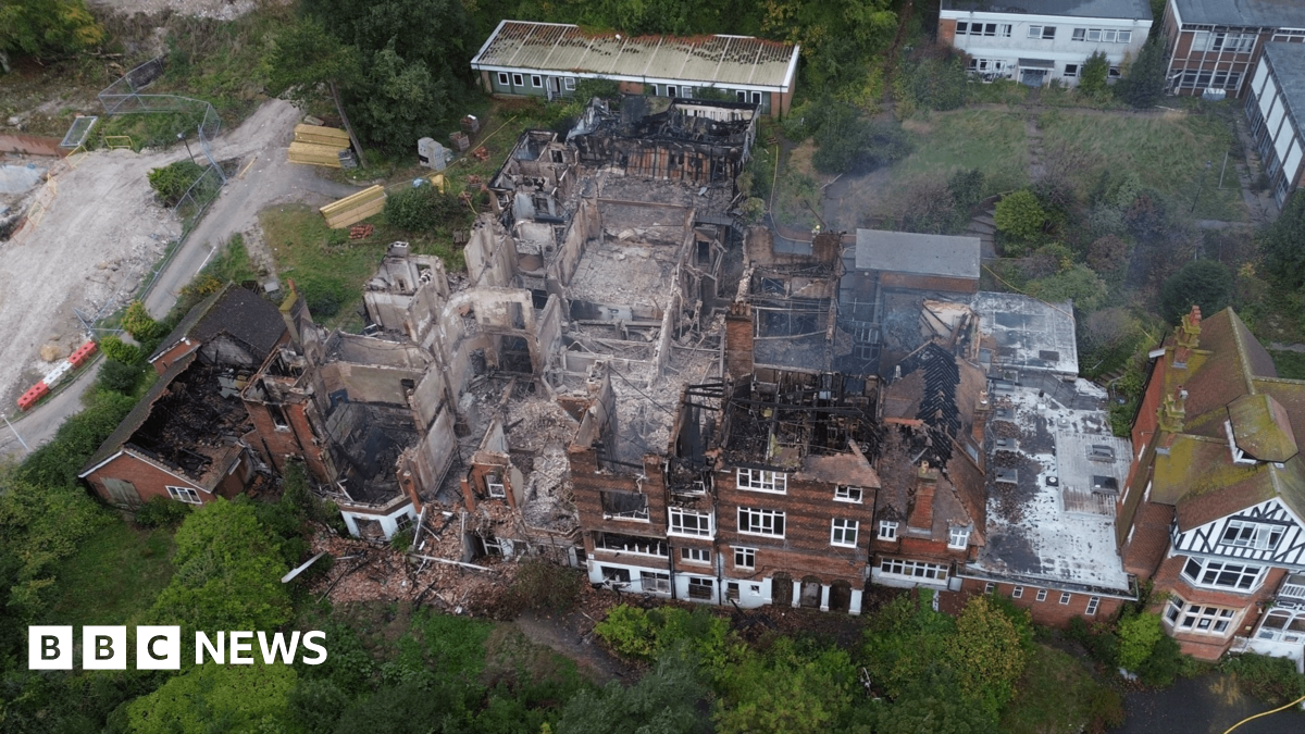 Police seek four boys after derelict Eastbourne school arson - BBC News