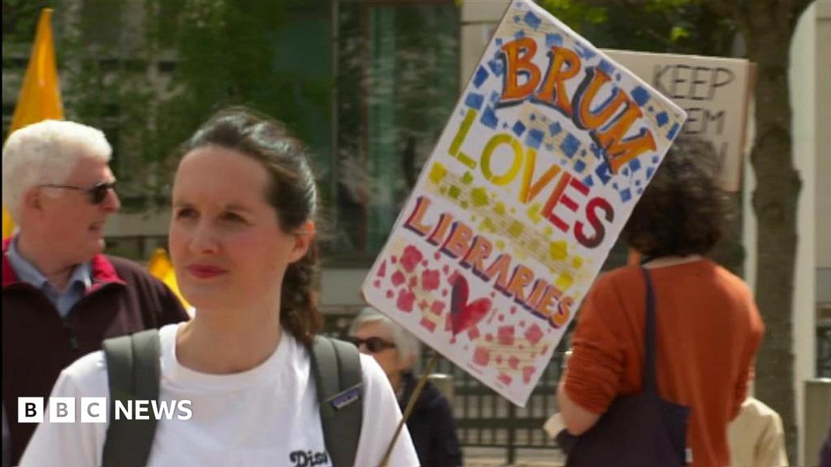 Birmingham City Council: Hundreds gather to protest cuts - BBC News