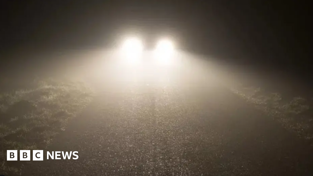 Headlight glare: Berkshire study to shed light on impact - BBC News
