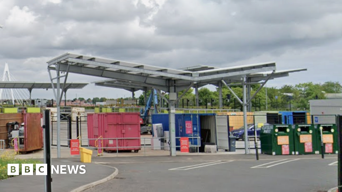 Arrests as bomb squad called to Sunderland recycling centre - BBC News