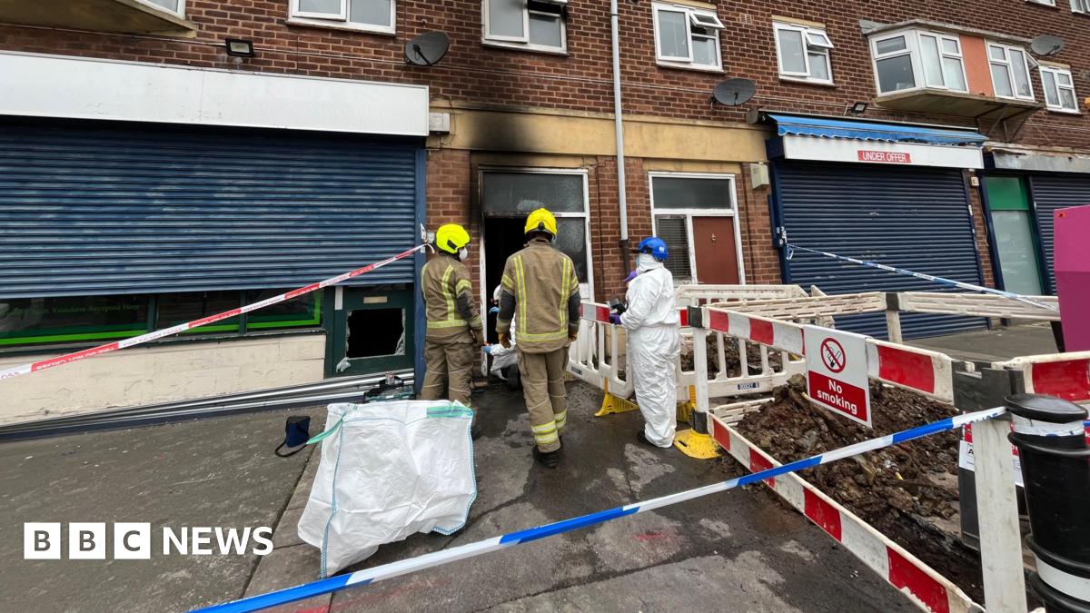 Child among five people in hospital after Walsall fire - BBC News