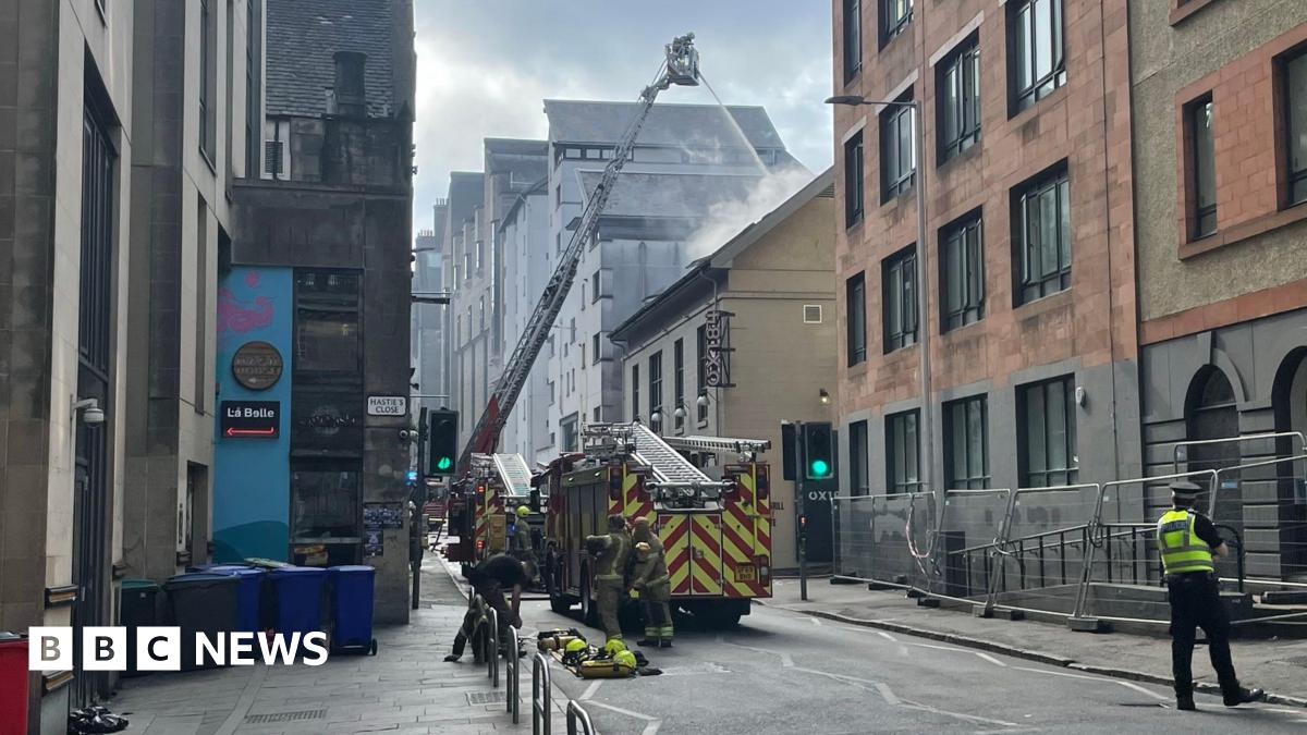 Fire crews battle blaze at bar Ox184 on Edinburgh's Cowgate - BBC News