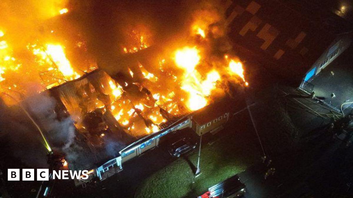 Community 'shock' as Stourbridge businesses hit by large blaze - BBC News