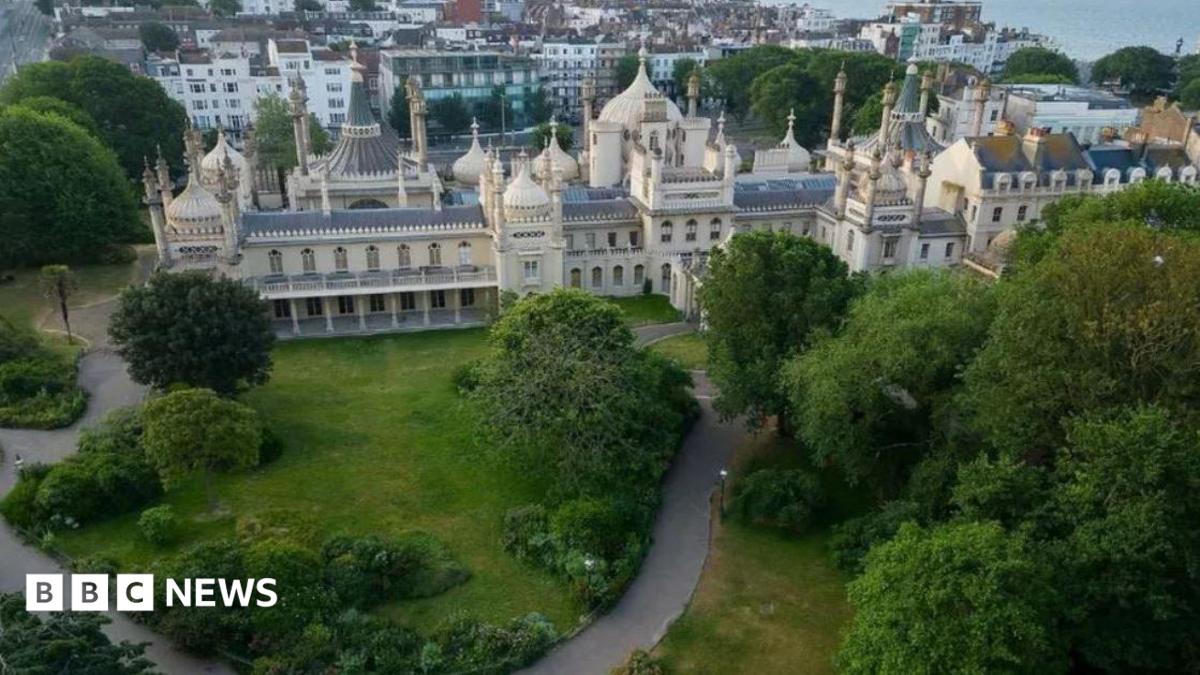 Brighton: Revamp for historic city centre garden to go ahead - BBC News