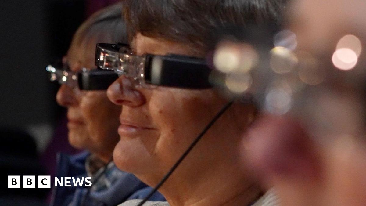 Saffron Walden cinema hopes to offer subtitle 'smart glasses' - BBC News