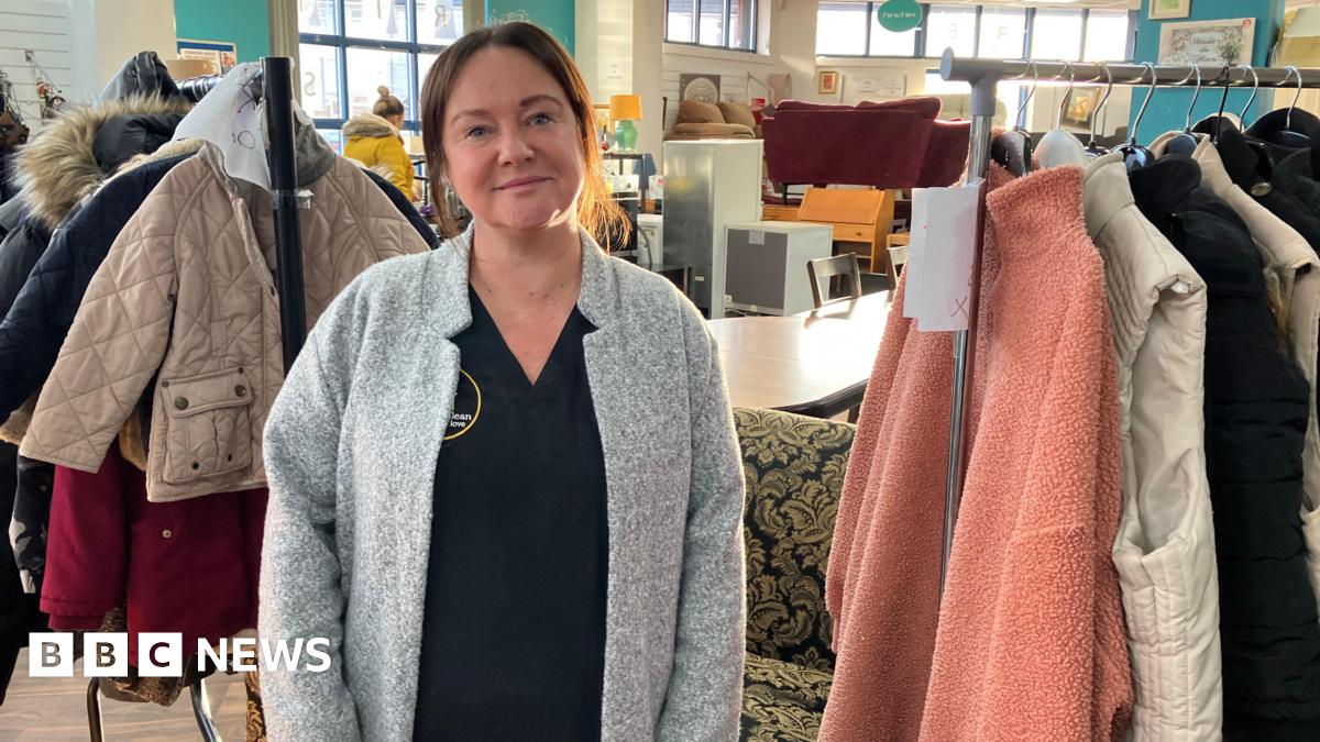 Coventry woman gives out hundreds of free coats to those in need - BBC News