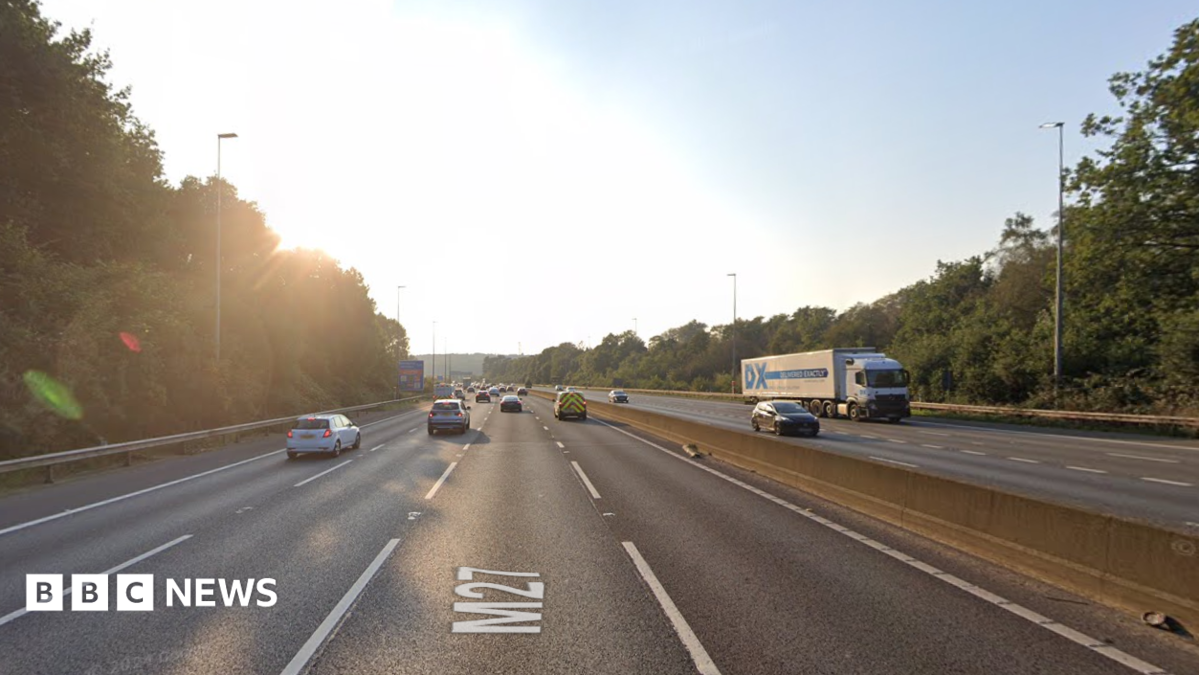 M27 to close on Monday night for maintenance - BBC News